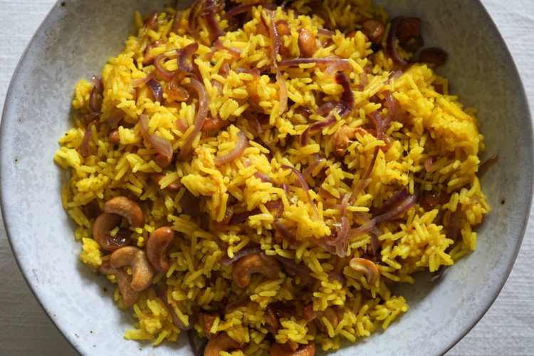 Riz indien épicé aux raisins et cajou - Cuisine avec amour