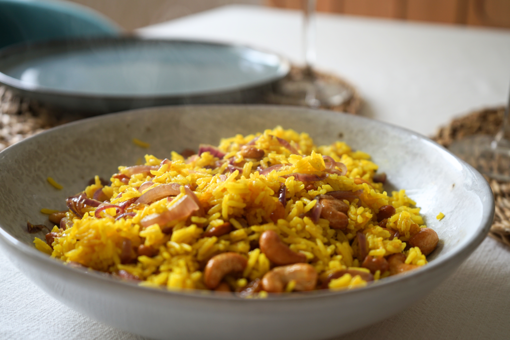 Riz indien épicé aux raisins et cajou - Cuisine avec amour